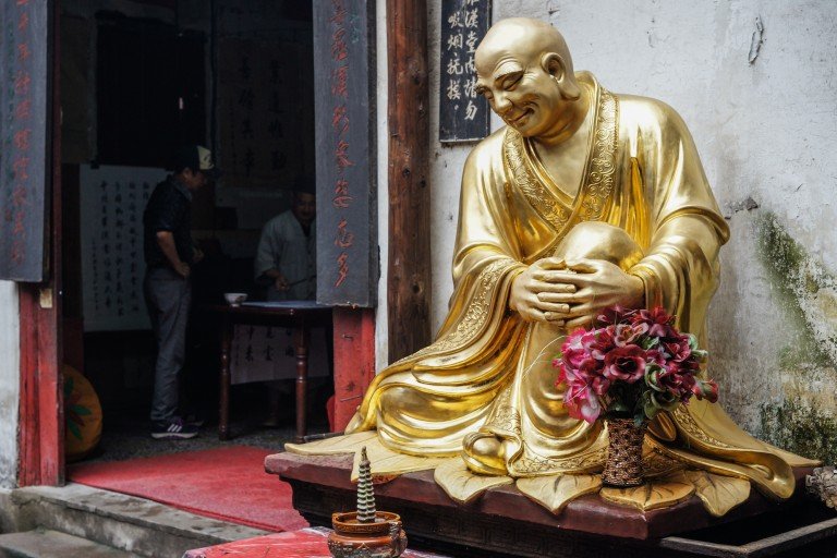 Visiting Chongqing's Luohan Temple [F.Zuiko 38mm F1.8]